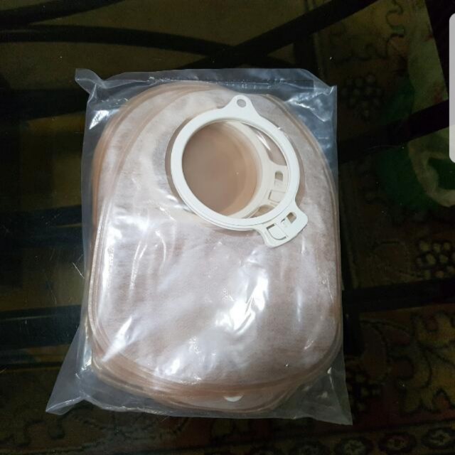 Coloplast stoma base plate and bag, Health & Nutrition, Health ...