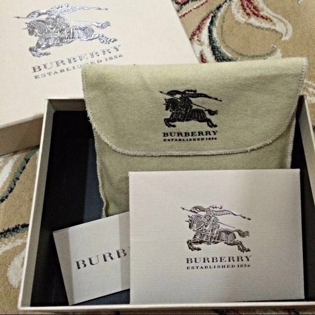 Burberry Wallet, Men's Fashion, Watches & Accessories, Wallets & Card ...