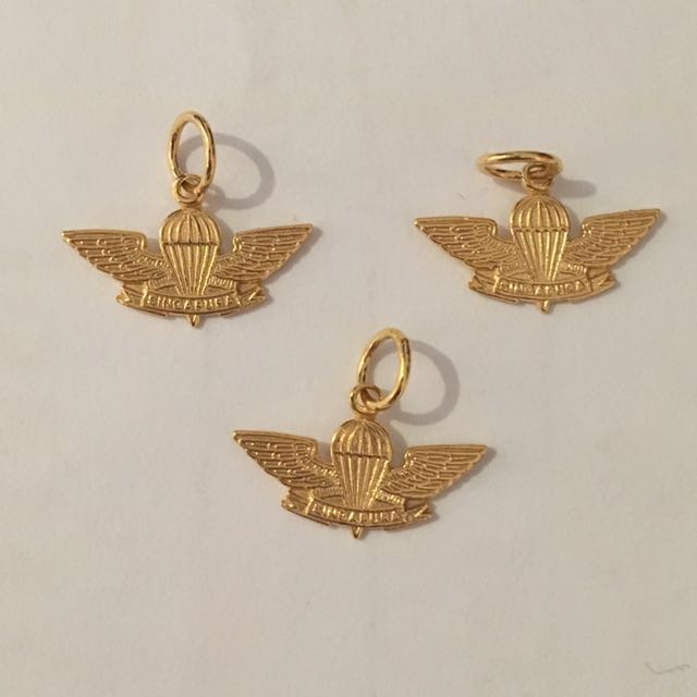 916 Gold Commando Airborne Wing Pendant, Everything Else on Carousell