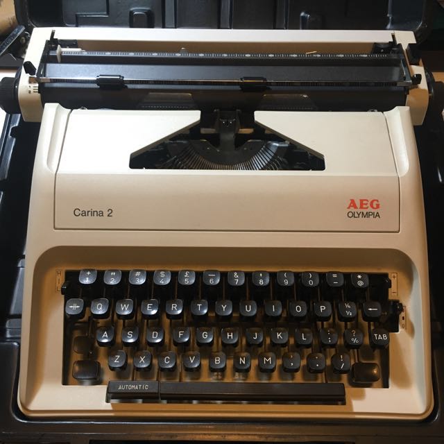 AEG Olympia 舊式 carina 2 打字機 vintage typewriter, 興趣及遊戲, 收藏品及紀念品, 古董收藏 ...