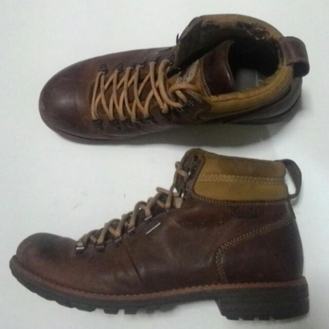 CLARKS shoes boot, Men's Fashion, Footwear, Boots on Carousell