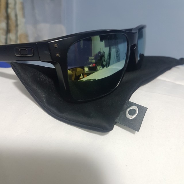 Oakley Holbrook Matte Black Iridium Lens, Men's Fashion, Watches ...