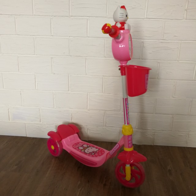 Hello Kitty Scooter, Babies & Kids, Babies & Kids Fashion on Carousell