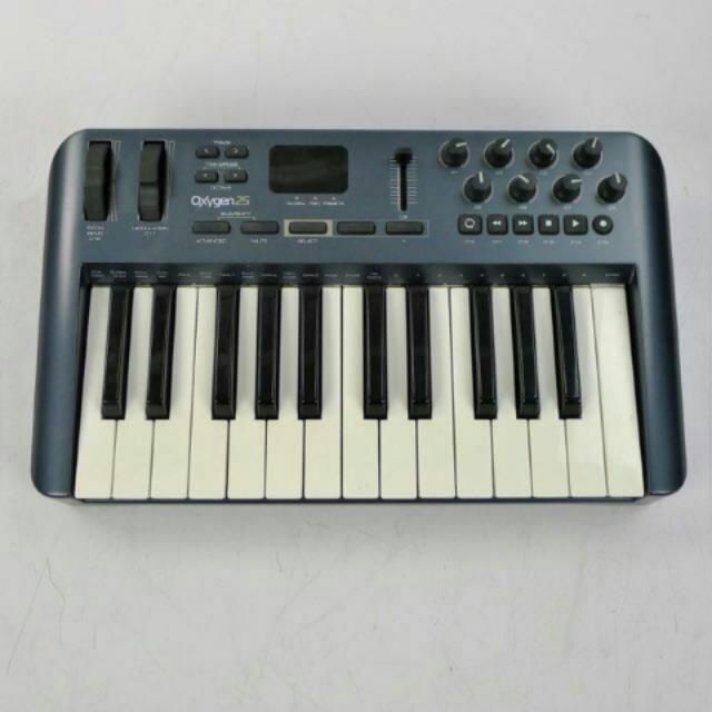 OXYGEN 25 MIDI KEYBOARD CONTROLLER, Hobbies & Toys, Music & Media ...