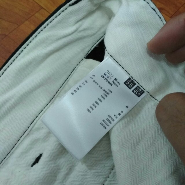 seluar uniqlo style dockers, Men's Fashion, Bottoms, Trousers on Carousell