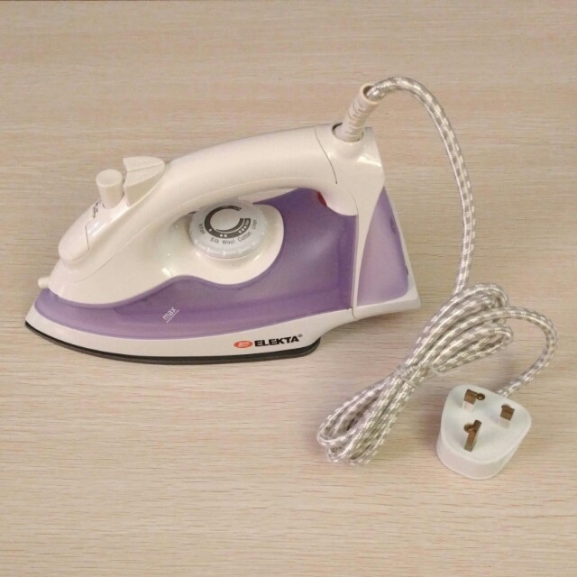 Elektra Steam Iron, TV & Home Appliances, Irons & Steamers on Carousell