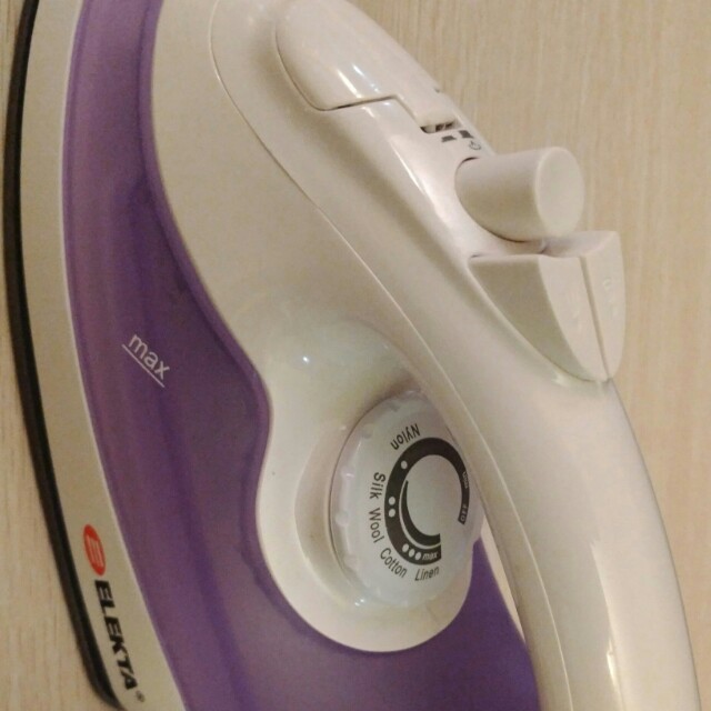 Elektra Steam Iron, TV & Home Appliances, Irons & Steamers on Carousell