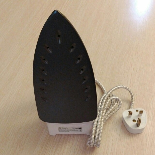 Elektra Steam Iron, TV & Home Appliances, Irons & Steamers on Carousell