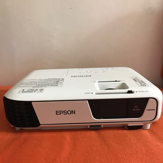 EPSON Projector with White Screen Projector Stand, TV & Home Appliances ...