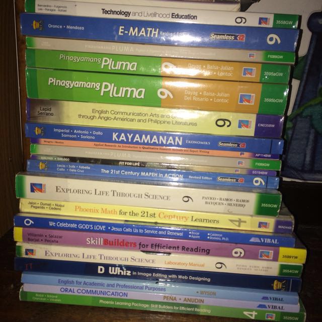 Grade 4, 9, 11(hums) textbooks, Hobbies & Toys, Books & Magazines, Textbooks on Carousell
