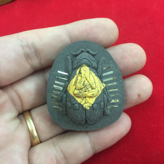 Thai Amulet - Lucky Wasp King Pitda - Lp Jued - Lp Jeud - Thai Amulets ...