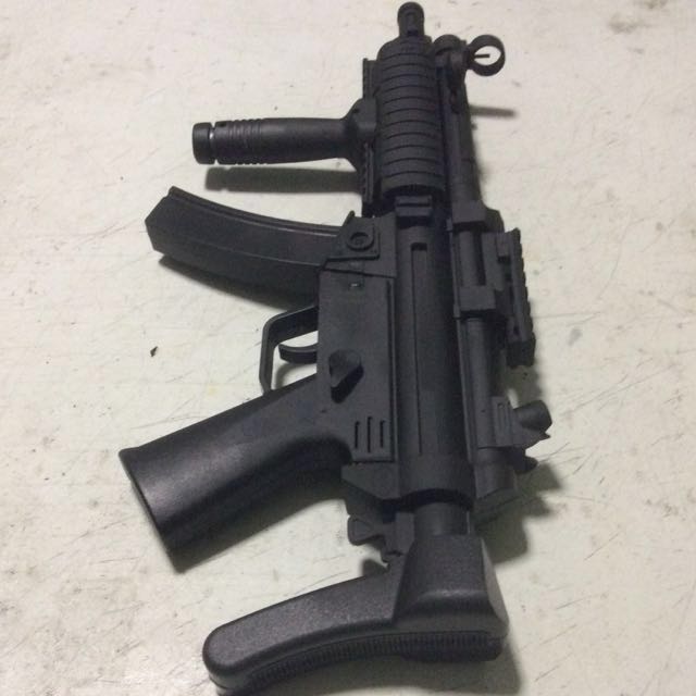 Toy gun plastic mp5 replica, Hobbies & Toys, Toys & Games on Carousell
