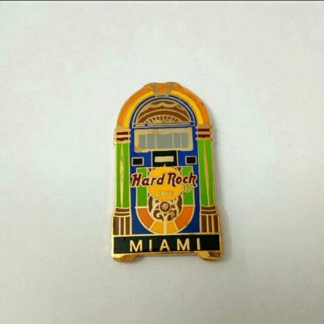 Hard Rock Badge Clip (Limited Edition), Hobbies & Toys, Collectibles ...