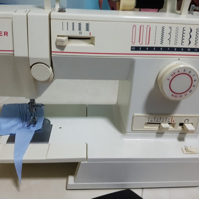 Singer 9020 model Sewing Machine, Vintage & Collectibles on Carousell