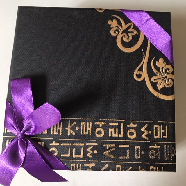 Beautiful Lacquer Ware Created Clock By Korea's Ja-Gae & Najeon, Women ...