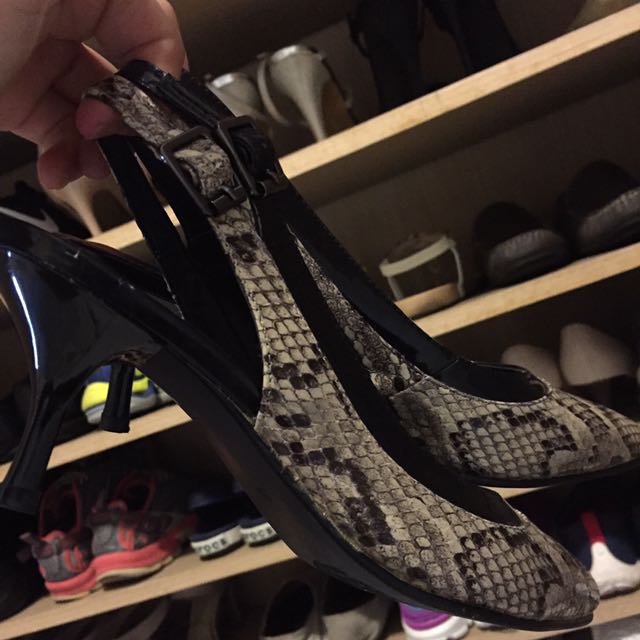 Itti & Otto, Women's Fashion, Footwear, Flipflops and Slides on Carousell