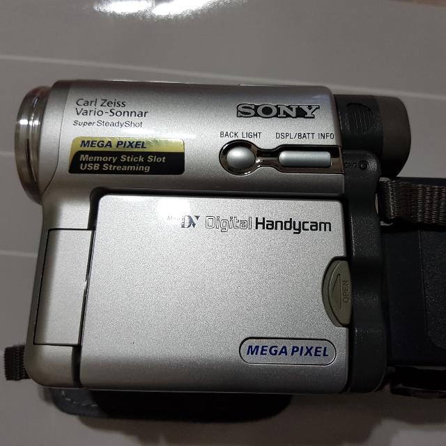 DCR -TRV 33E Sony Video Camera, Photography, Video Cameras on Carousell