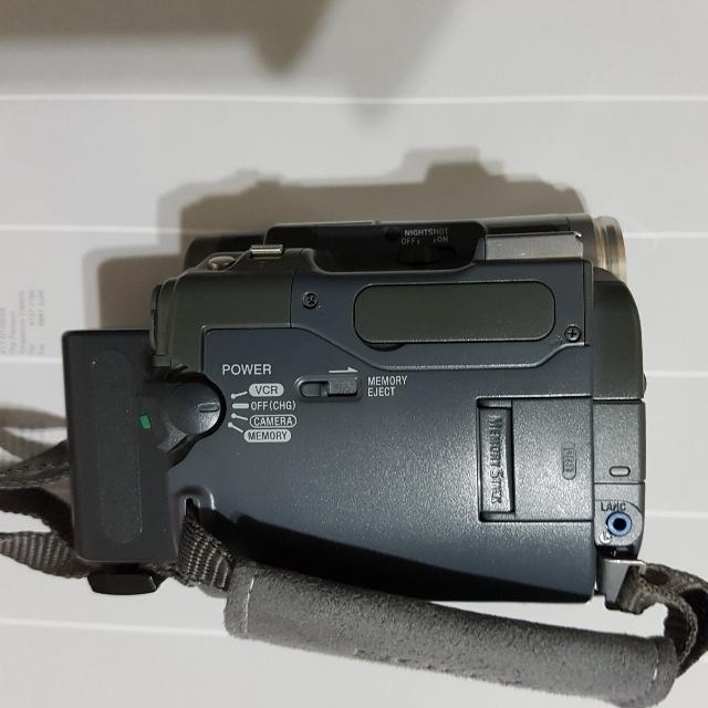 DCR -TRV 33E Sony Video Camera, Photography, Video Cameras on Carousell