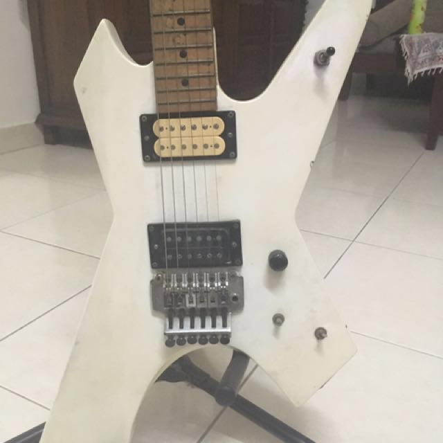 Killer Guitar w/ Soft Case, Hobbies & Toys, Music & Media, Musical ...