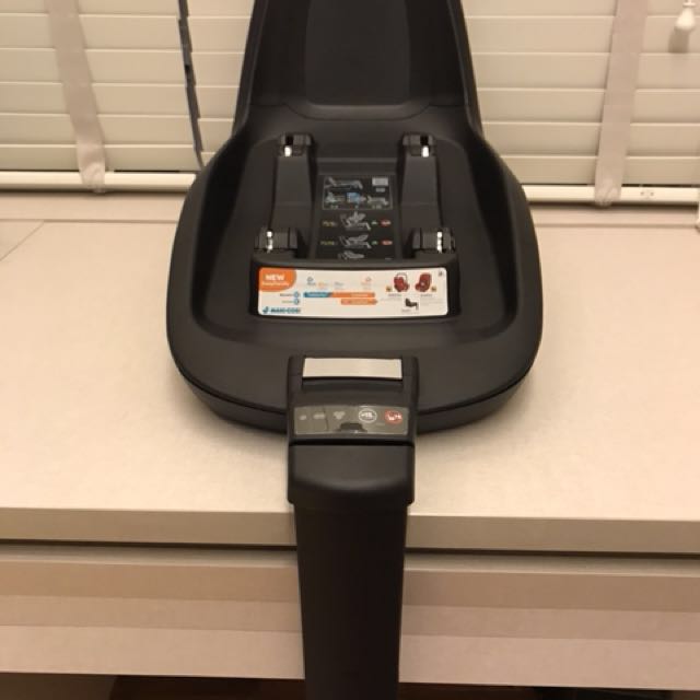 Maxi Cosi 2 Way Fix, Babies & Kids, Going Out, Car Seats on Carousell