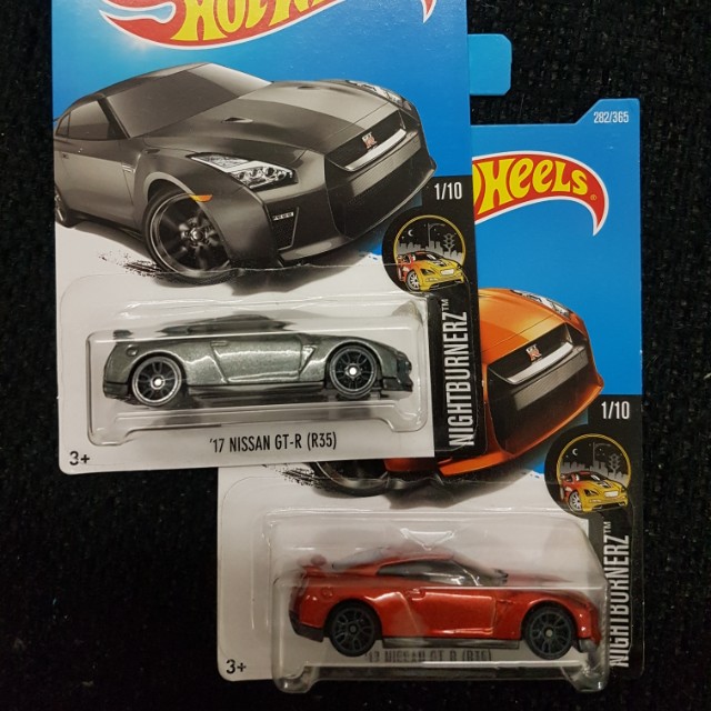 Hot Wheels '17 Nissan GT-R Lot of 2, Hobbies & Toys, Toys & Games on ...