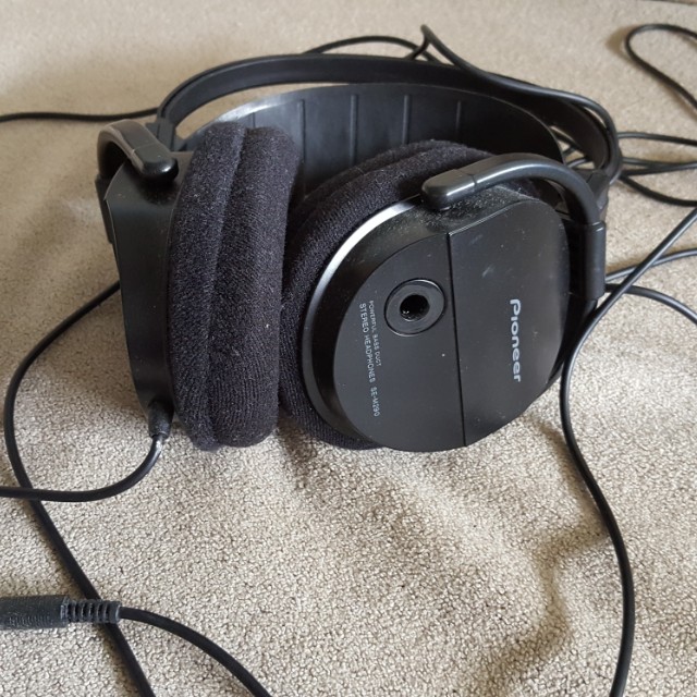 Pioneer stereo headphones se m290, Audio, Headphones & Headsets on Carousell