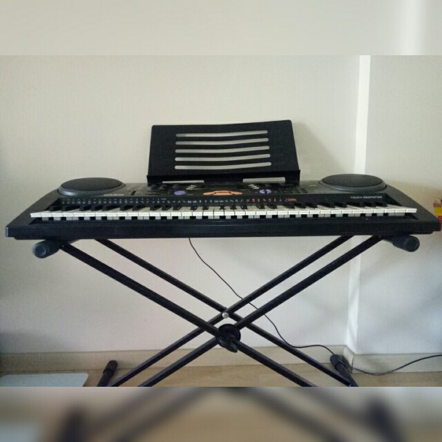 Casio CT-588 keyboard, Hobbies & Toys, Music & Media, Musical ...