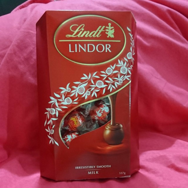 Big Pack!! Lindt Lindor Milk Chocolate 337g, Health & Nutrition, Health ...