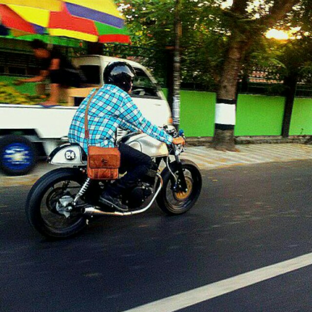 Suzuki Thunder 250 Modif Cafe Racer | Reviewmotors.co