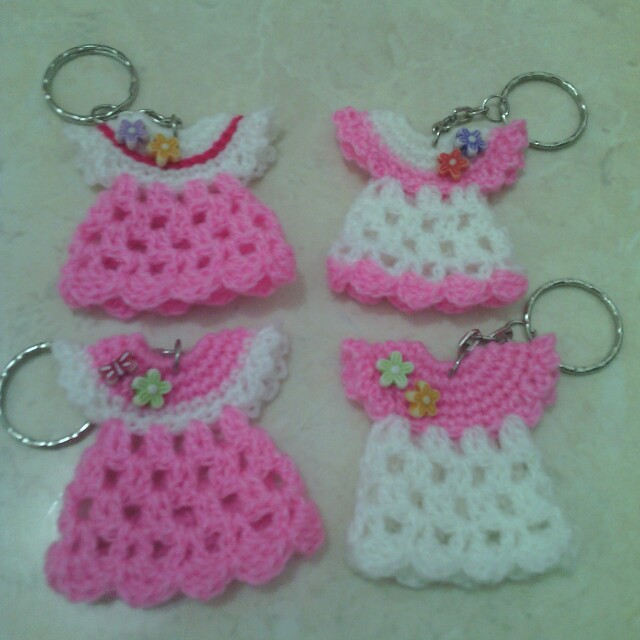 gantungan kunci rajut, Desain & Kerajinan Tangan, Karya Seni di Carousell