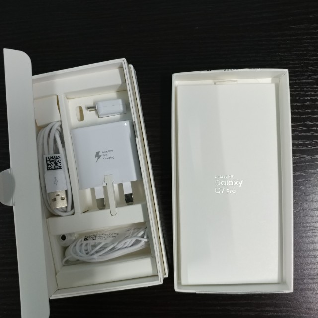 C7Pro原裝盒 快充 耳機 轉頭, 手提電話, 電話及其他裝置配件, 充電器及電線 - Carousell