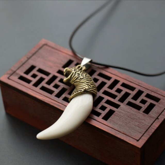 Tiger Tooth Necklace Bruce Leee, Men's Fashion, Watches & Accessories ...