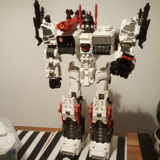 Titan Class Metroplex Transformers Generations Thrilling 30