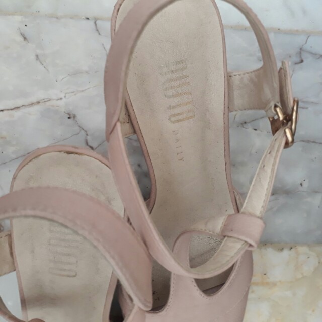 Dusto Korean Sandals, Women's Fashion, Footwear, Sandals on Carousell