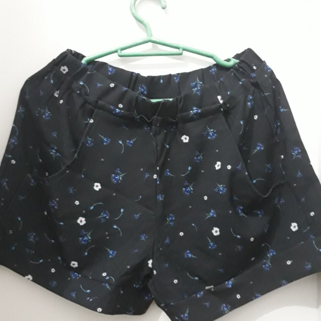 Printed oxygen short, Women's Fashion, Activewear on Carousell