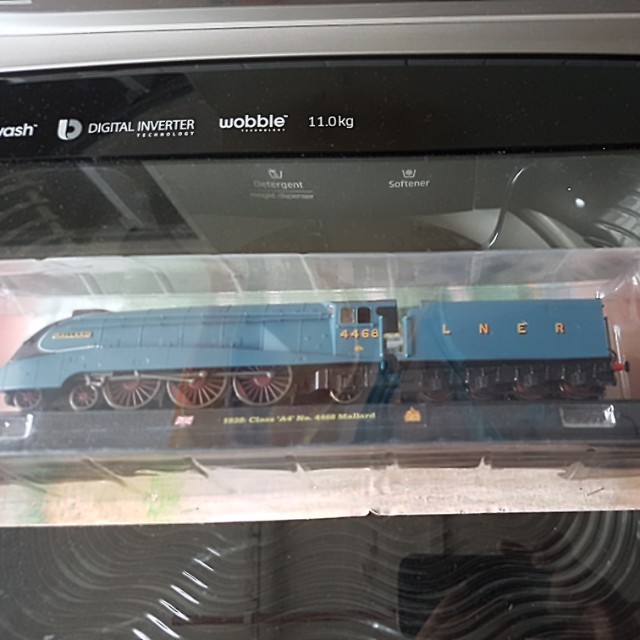 UK Mallard train static model 1938 Class A4, Hobbies & Toys, Toys ...