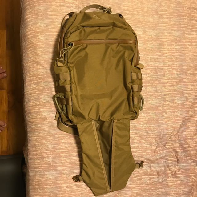 Mystery Ranch Crest in coyote, M-size, Sports Equipment, Sports & Games ...