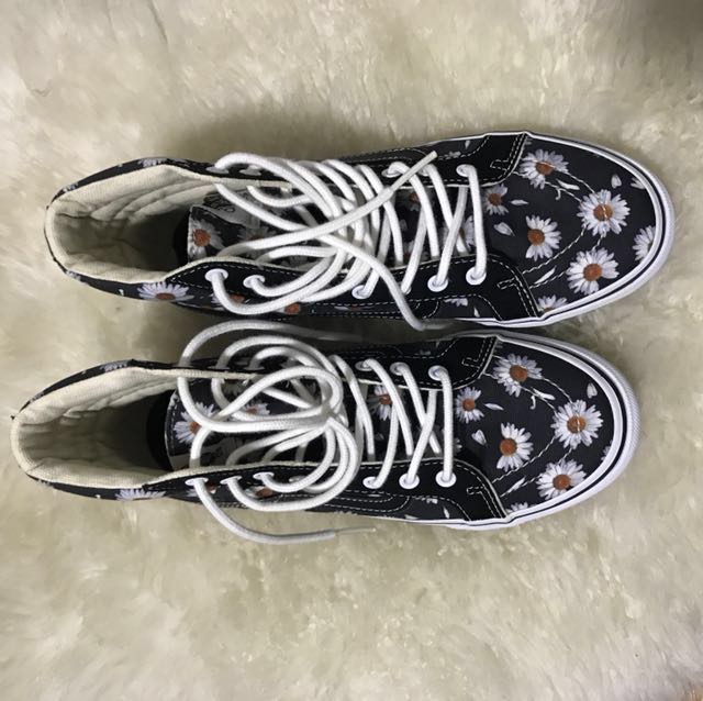 Vans Daisy Shoe (RESERVED), Women's Fashion, Footwear, Sneakers on ...