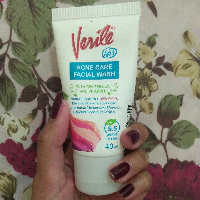 Veriel Acne care Facial wash, Kesehatan & Kecantikan, Kulit, Sabun ...