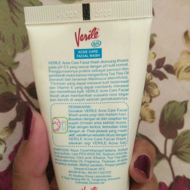 Veriel Acne care Facial wash, Kesehatan & Kecantikan, Kulit, Sabun ...