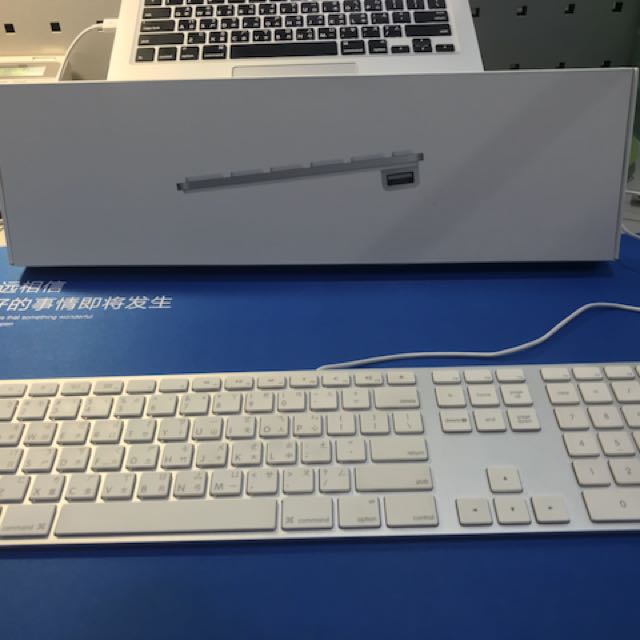 Apple G6 含數字有線的鍵盤 Magic Keyboard - 繁體中文, 電腦及科技產品, 電腦周邊產品, 電腦鍵盤及相關產品在旋轉拍賣