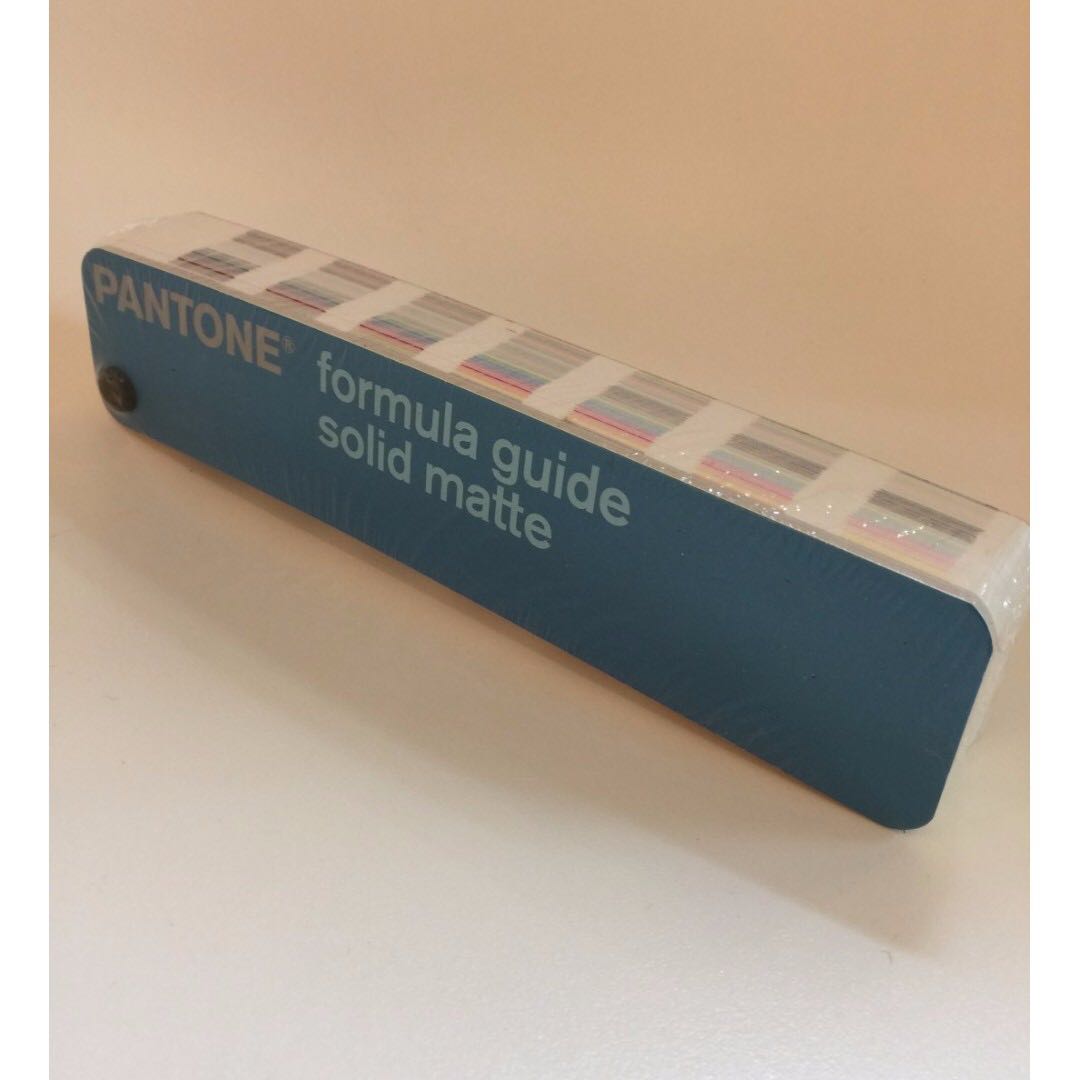 PANTONE formula guide solid matte, 興趣及遊戲, 手作＆自家設計, 文具 - Carousell