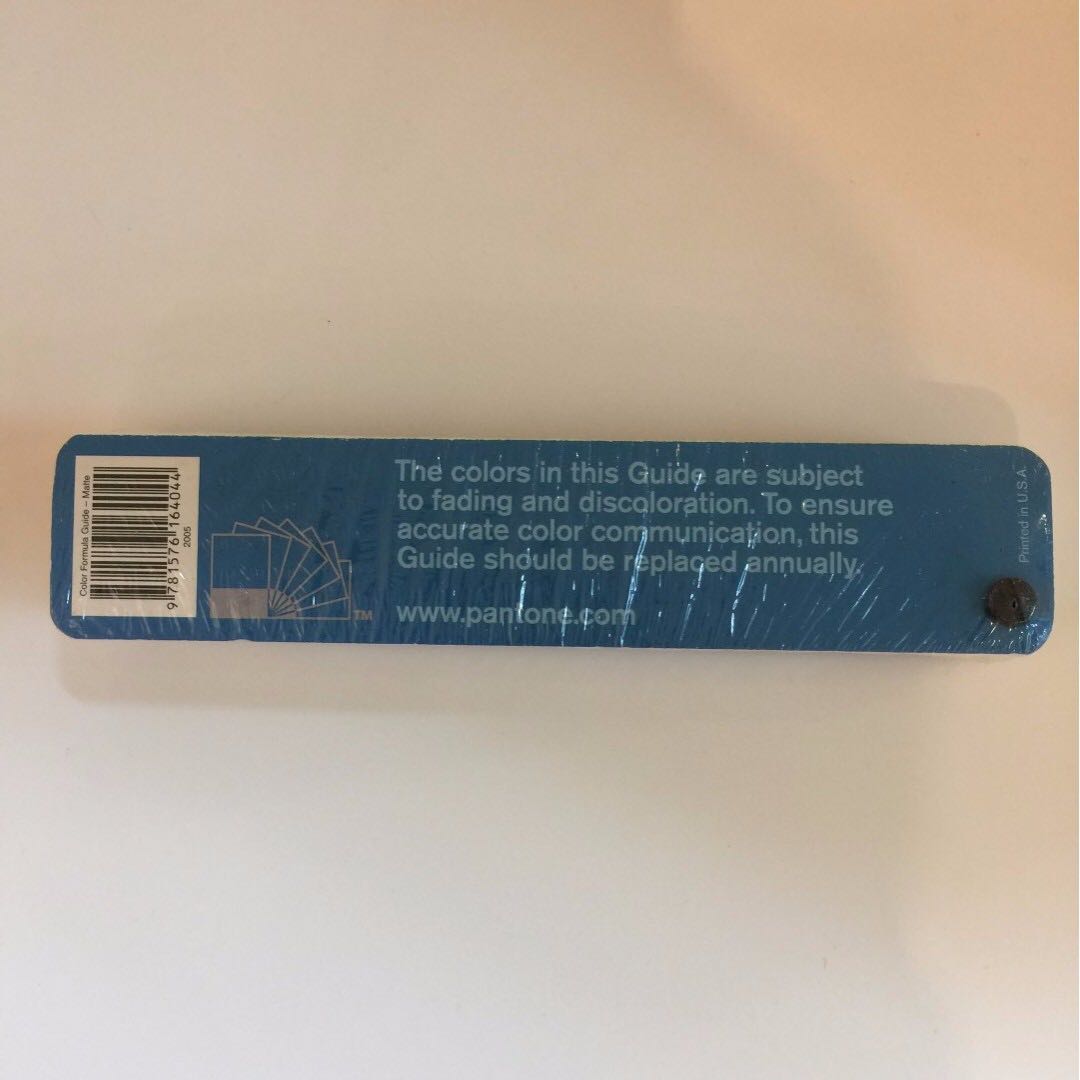 PANTONE formula guide solid matte, 興趣及遊戲, 手作＆自家設計, 文具 - Carousell