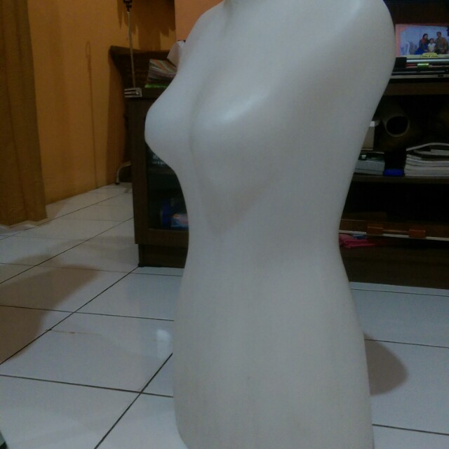 Patung display / manekin plastik, Serba Serbi, Others di Carousell