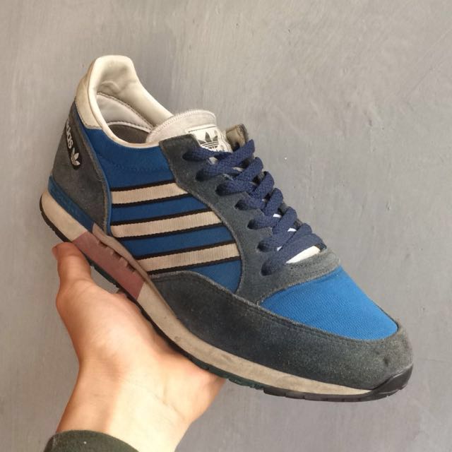 Adidas Phantom (Edisi Satwa Langka), Fesyen Pria, Sepatu di Carousell