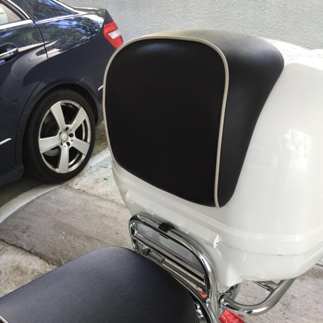 Vespa GTS 300 Back Rest Pad for Original Top Box, Motorcycles ...