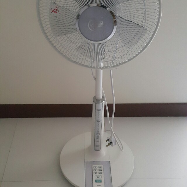 Hitachi Tatami Standing Fan ESP-60SG, TV & Home Appliances, Water ...
