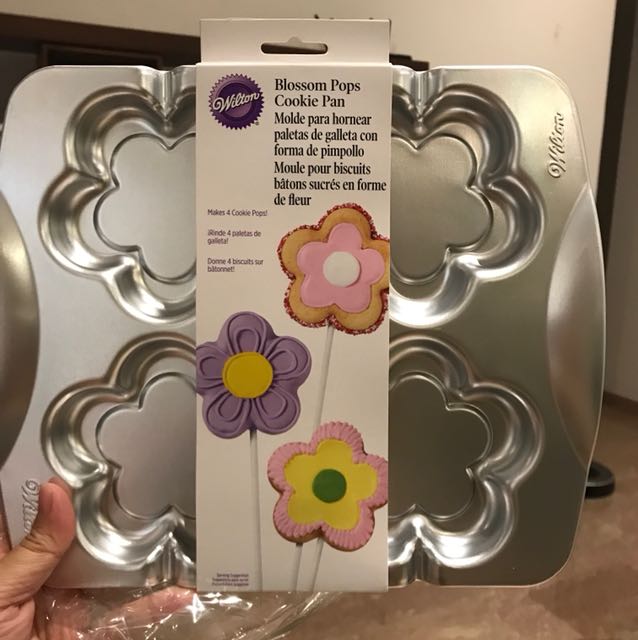 Wilton Blossom Pops Cookie Pan, TV & Home Appliances, Kitchen ...