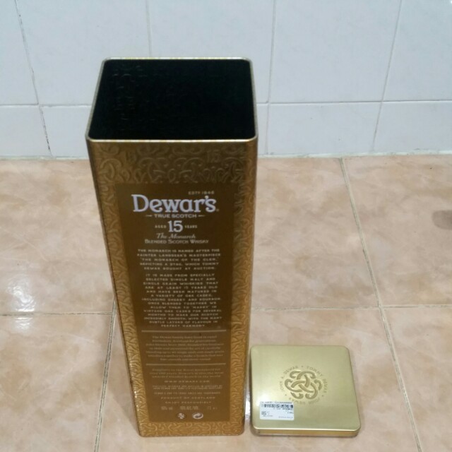 Vintage DEWAR'S tin box, Hobbies & Toys, Collectibles & Memorabilia ...