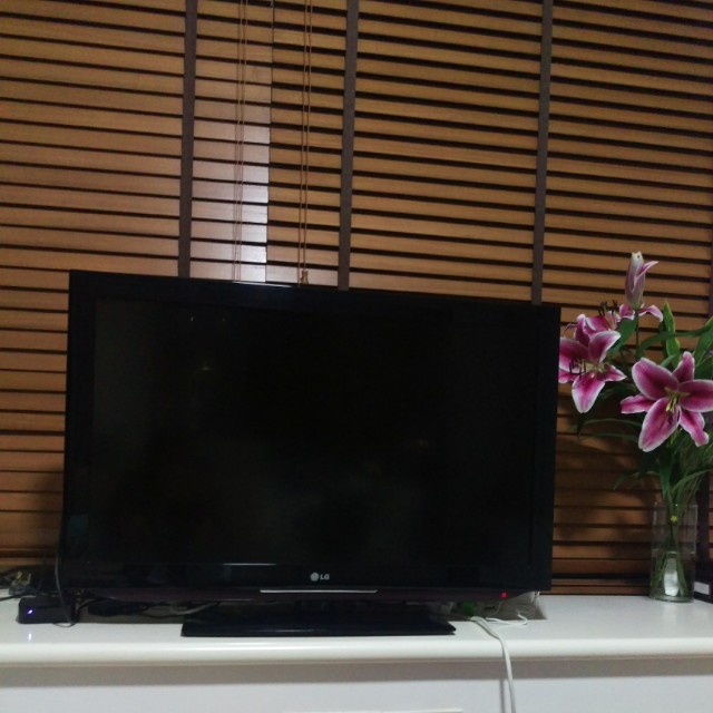 40" LG TV, TV & Home Appliances, TV & Entertainment, TV on Carousell